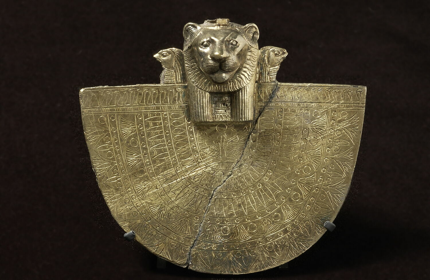 égide à contrepoids - Louvre Collections