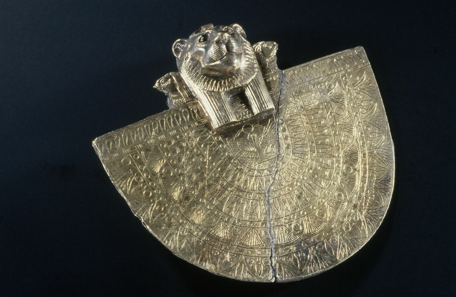égide à contrepoids - Louvre Collections