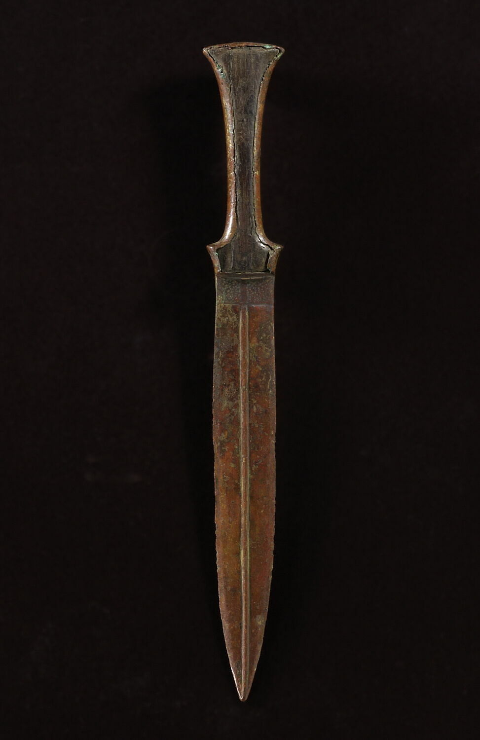 poignard ; poignard coulé en une seule pièce - Louvre site des collections