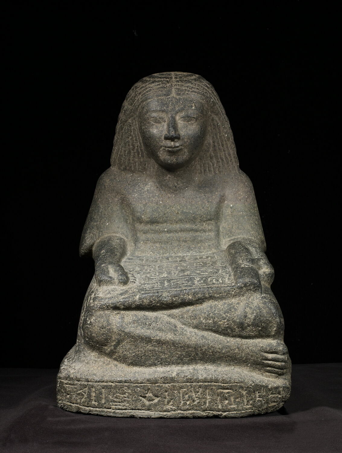 statue de scribe assis en tailleur - Louvre Collections