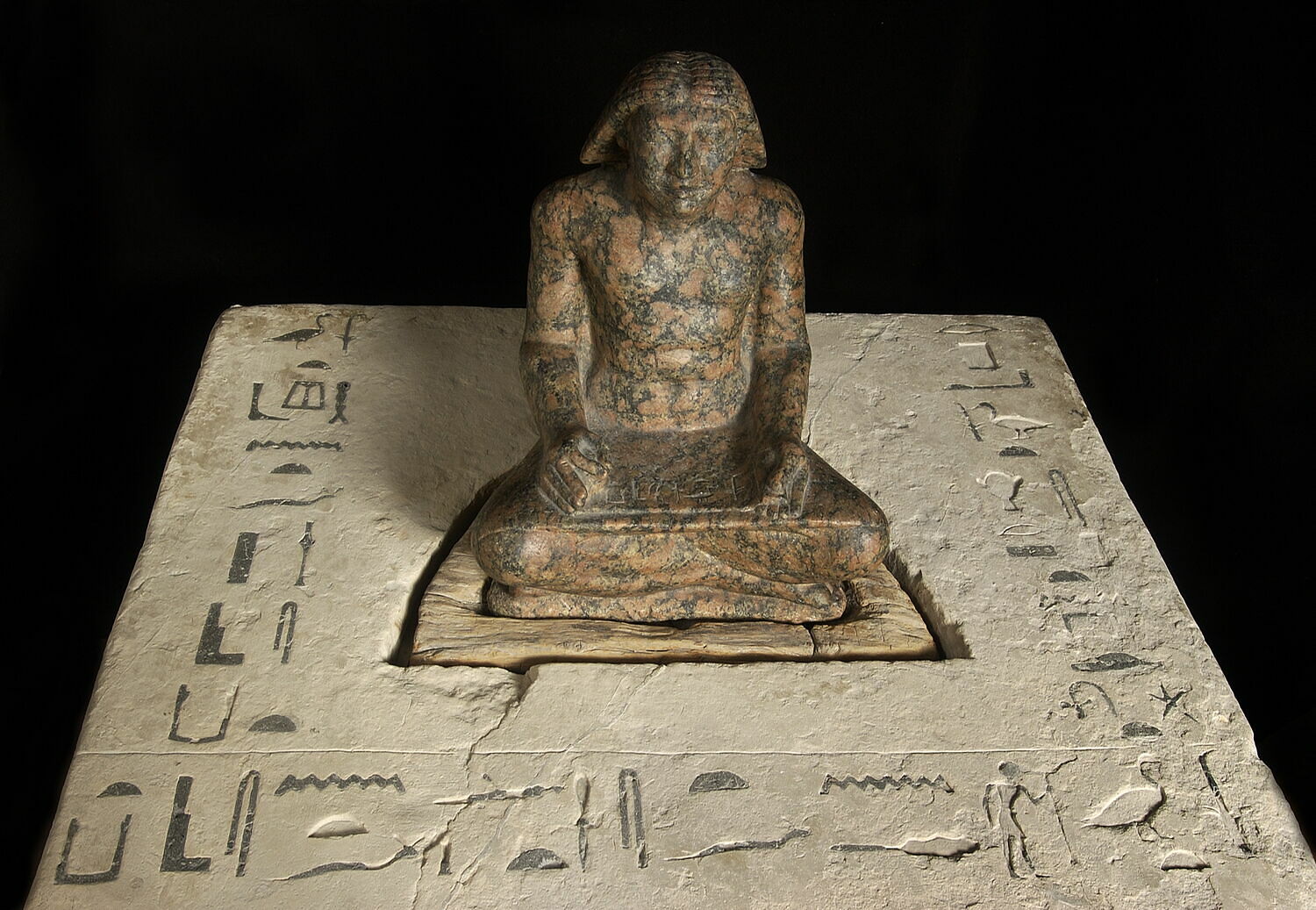 socle de statue - Louvre site des collections
