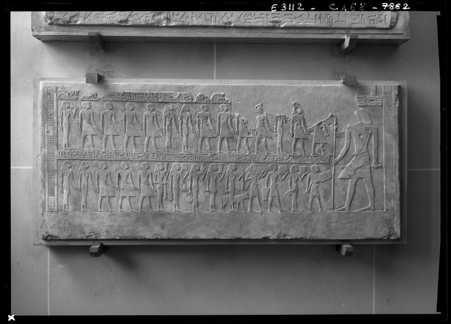 stèle rectangulaire ; relief mural - Louvre site des collections