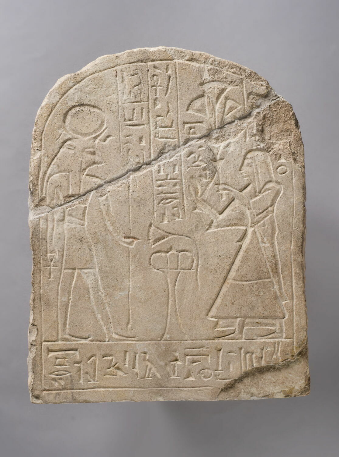 stèle cintrée - Louvre site des collections