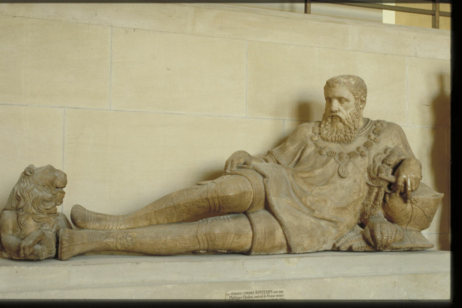 Gisant accoudé - Louvre Collections