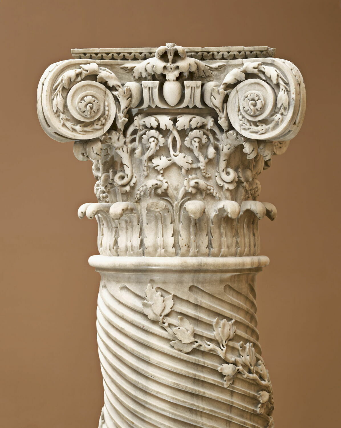 Colonne torsadée et chapiteau - Louvre site des collections