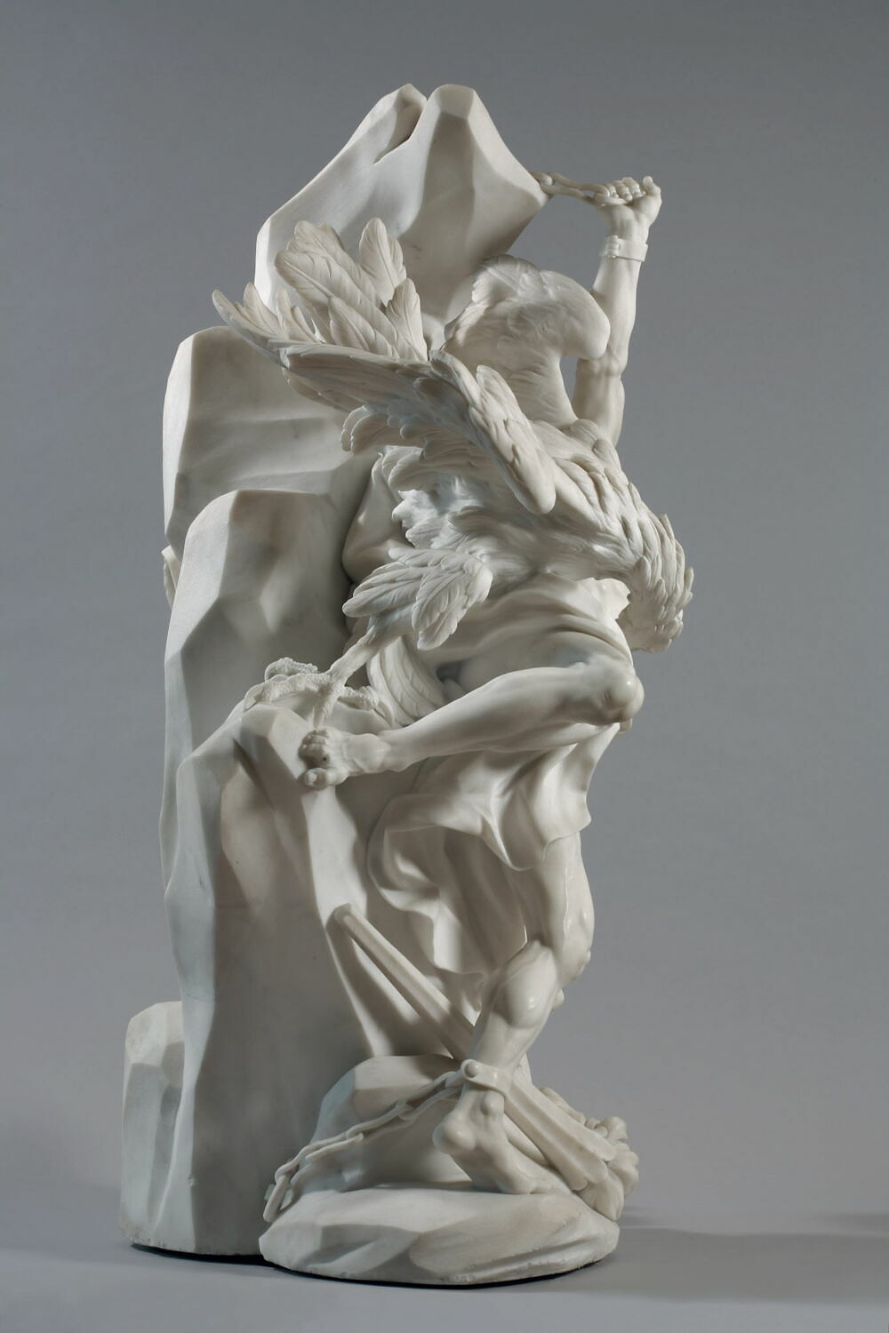 Prométhée attaché sur le mont Caucase, un aigle lui dévore le foie ...