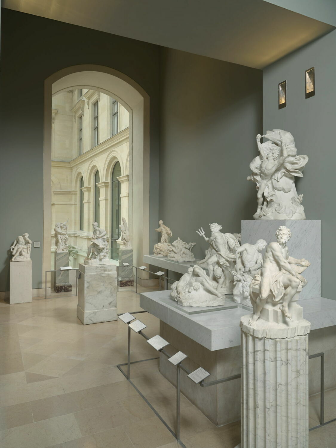 Prométhée attaché sur le mont Caucase, un aigle lui dévore le foie ...