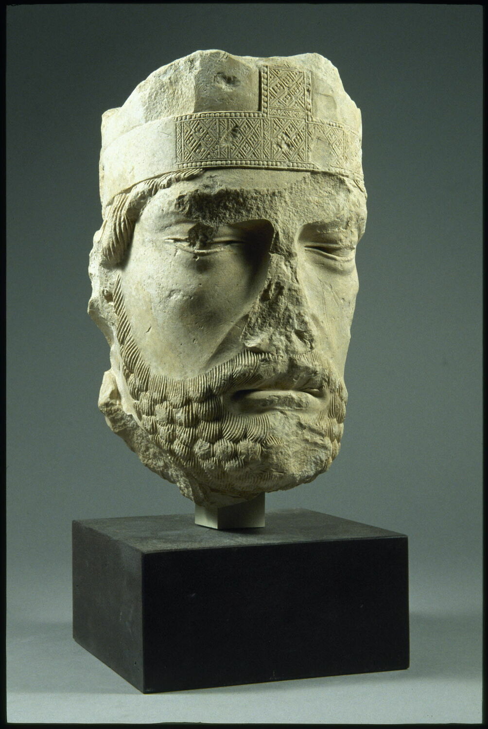 Tête d'évêque mitré - Louvre site des collections