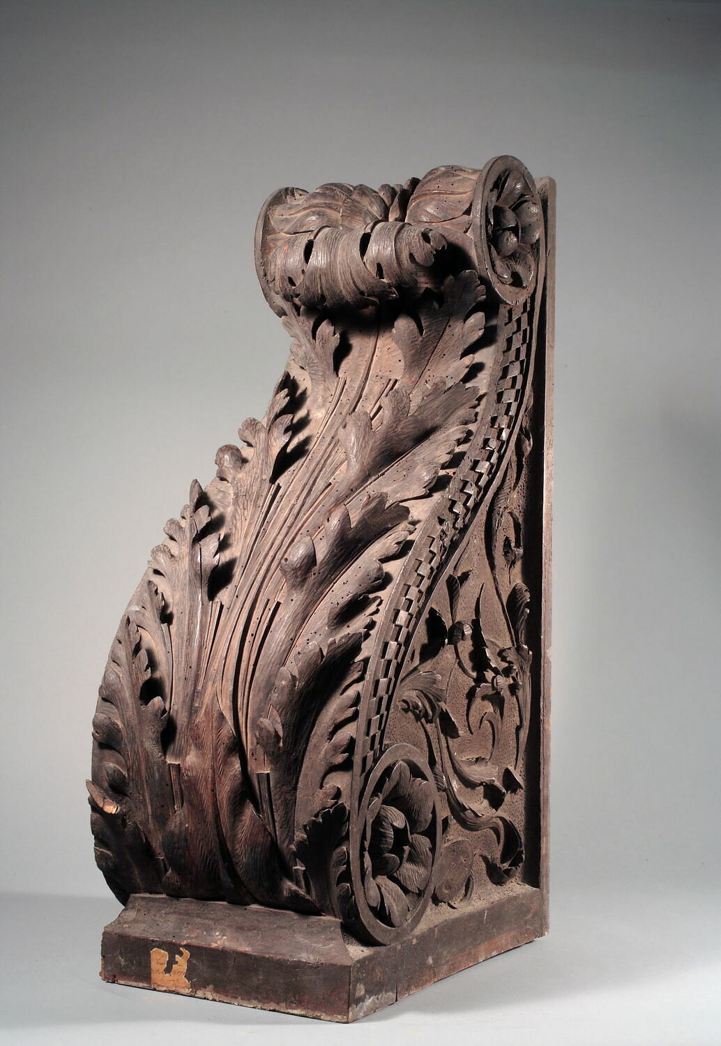 Console décorée de rinceaux - Louvre site des collections