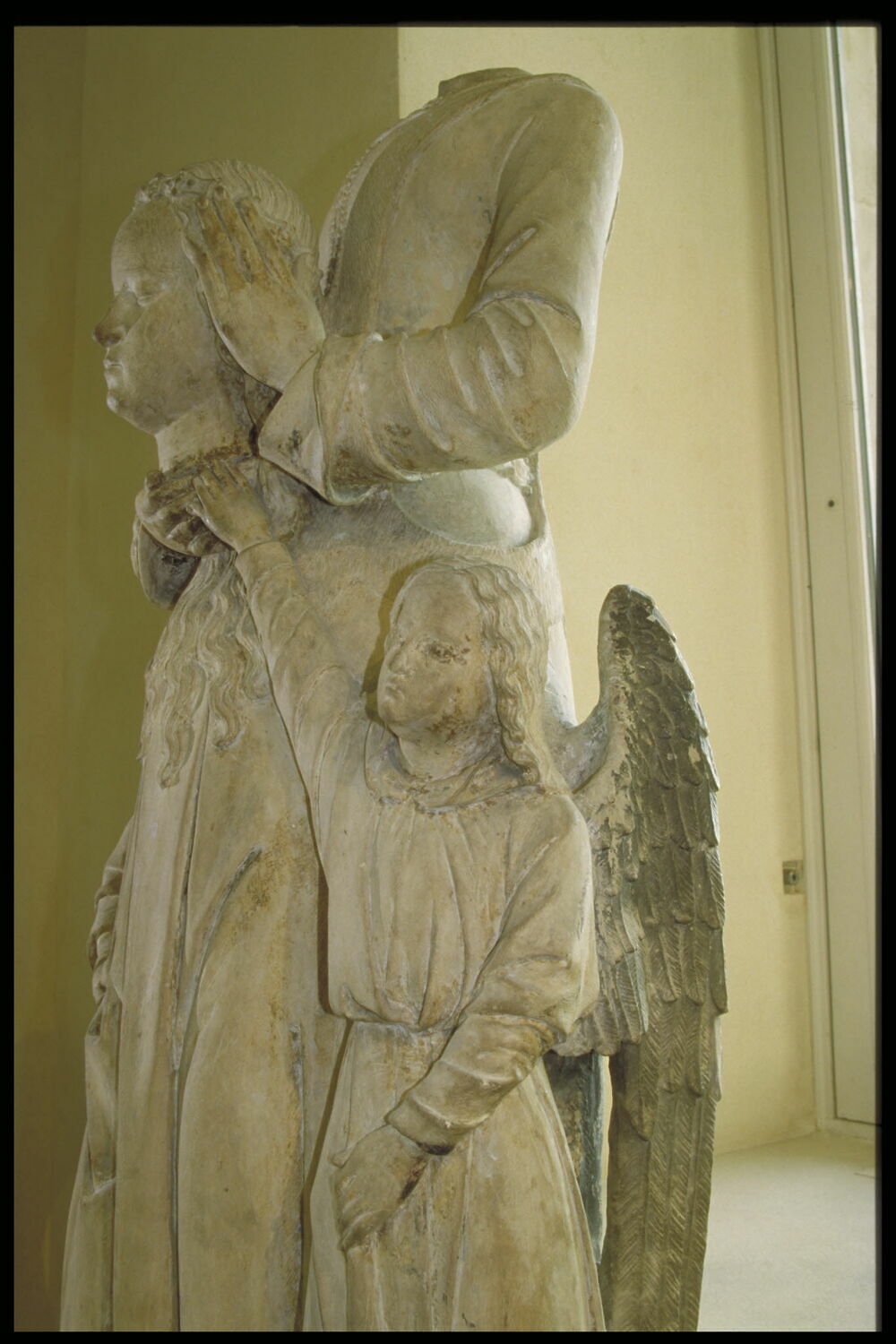 Sainte Valérie, céphalophore, accompagnée de deux anges - Louvre site ...