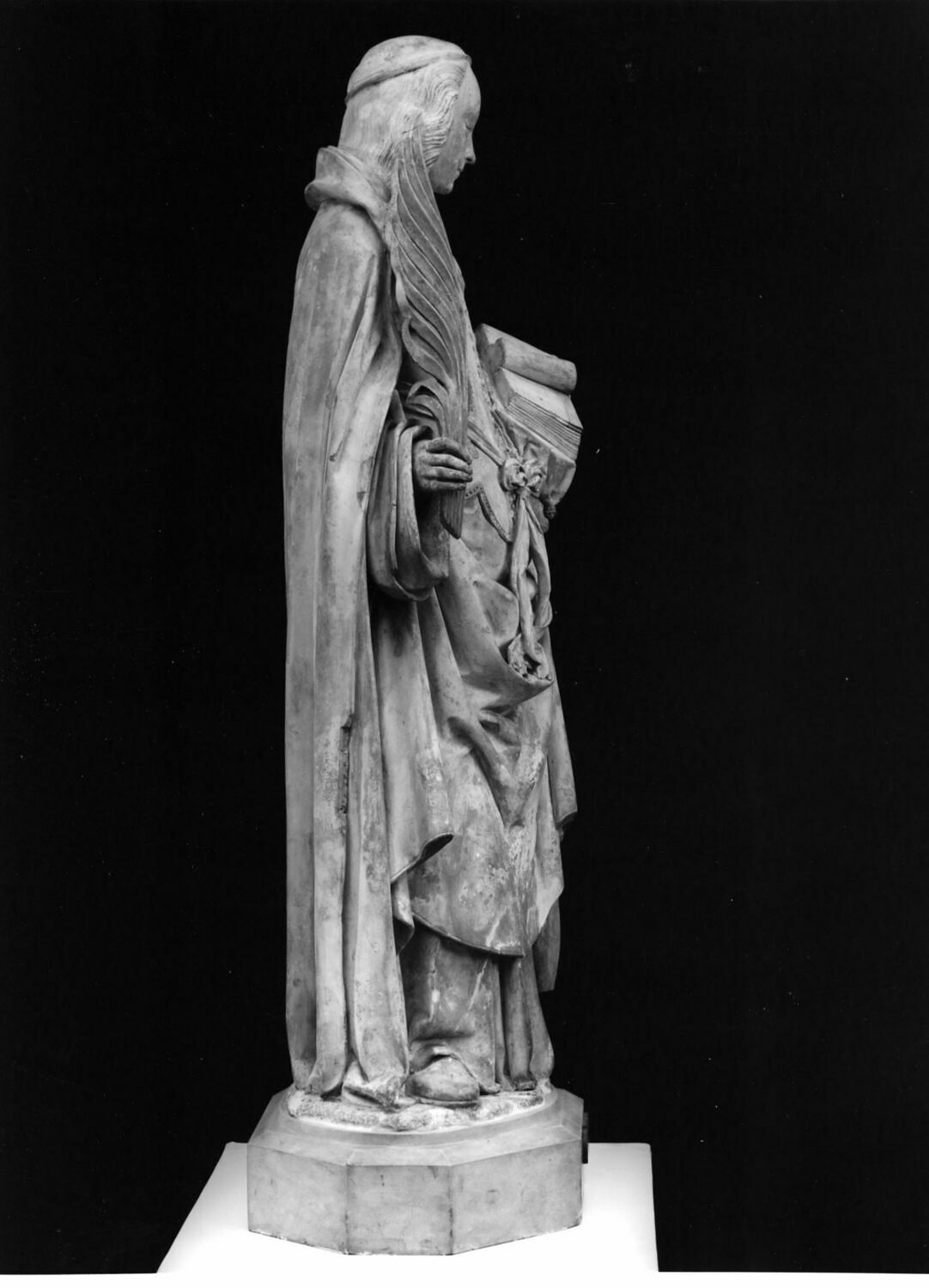 Sainte martyre tenant une palme et un livre ouvert - Louvre Collections