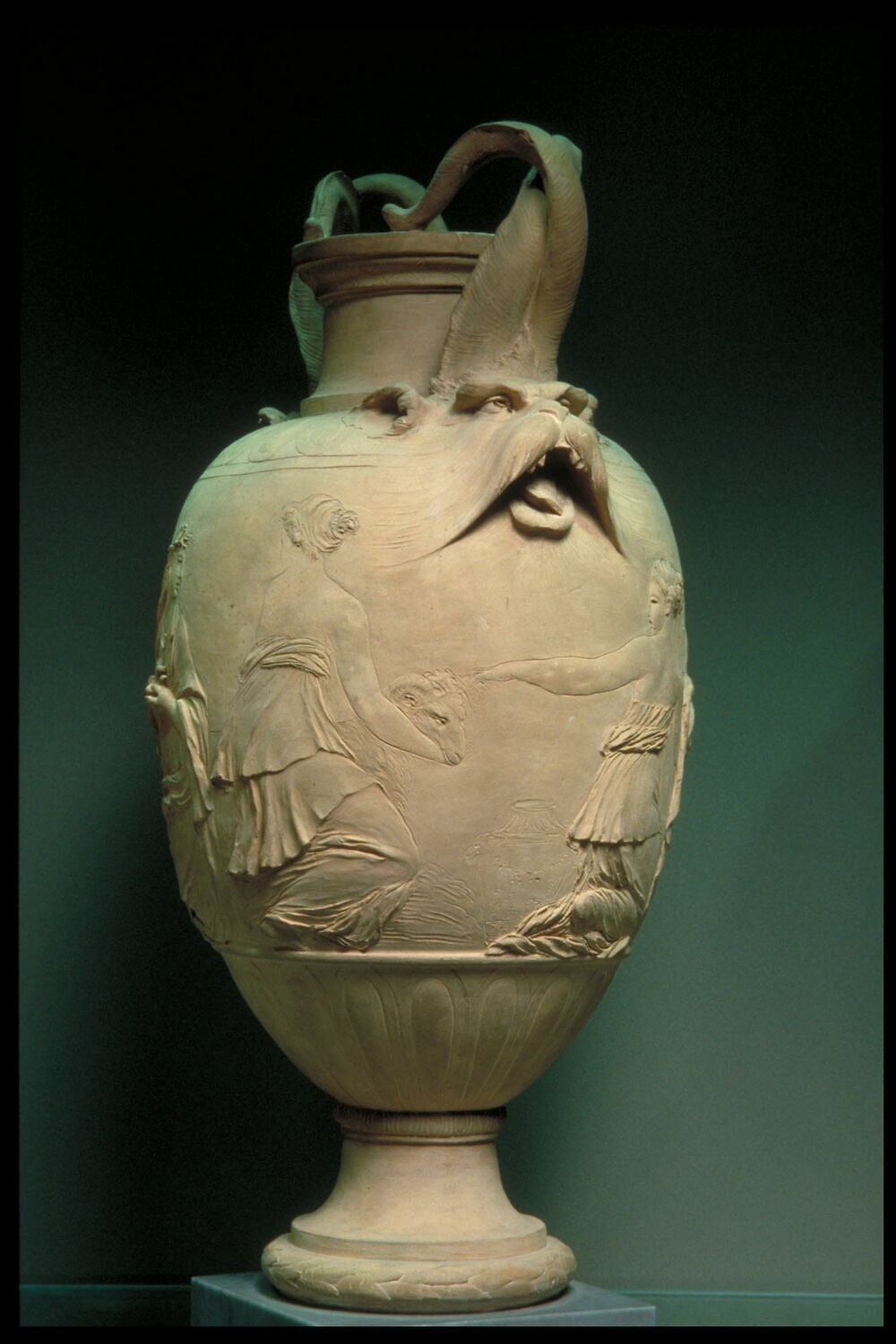 Vase avec décor de cinq femmes faisant un sacrifice - Louvre site des ...