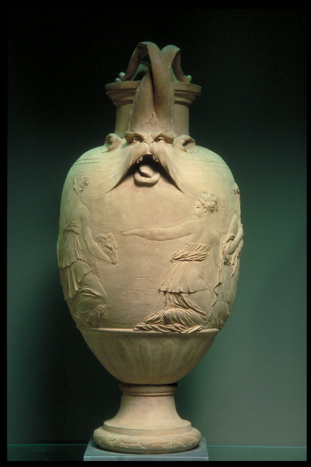 Vase avec décor de cinq femmes faisant un sacrifice - Louvre site des ...