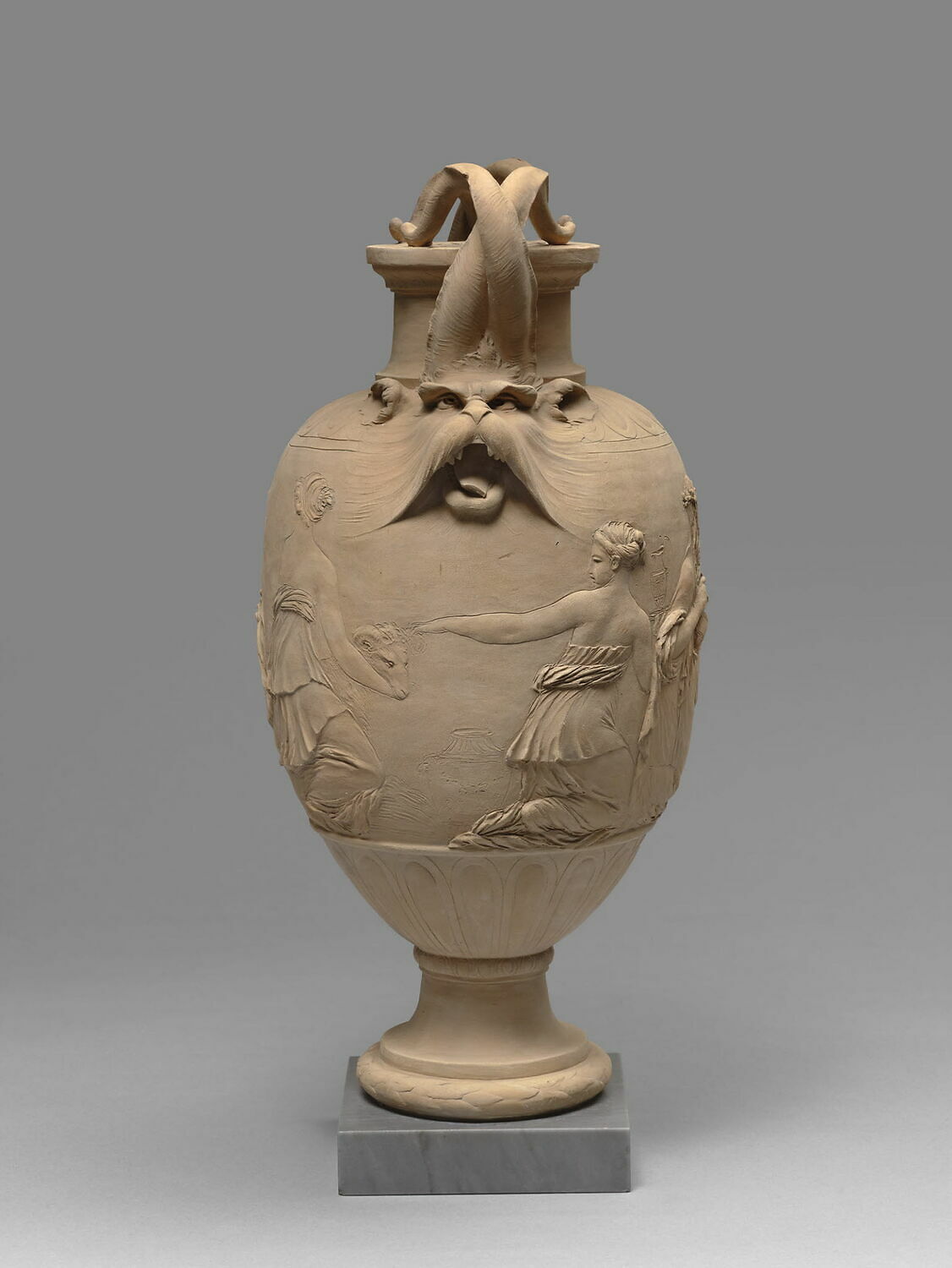 Vase avec décor de cinq femmes faisant un sacrifice - Louvre site des ...