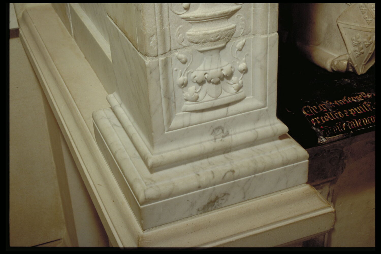 Base de pilastre - Louvre site des collections