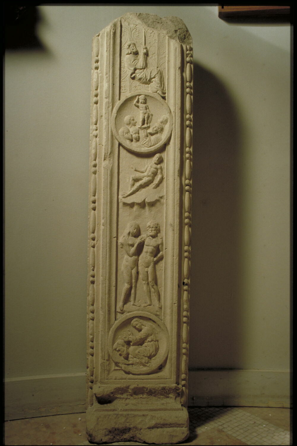 Fragment de pilastre - Louvre site des collections