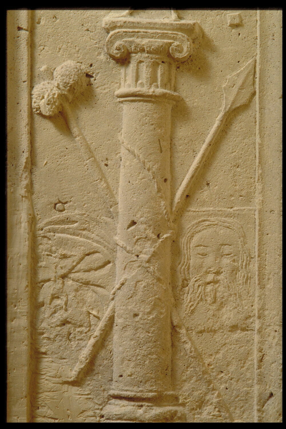 Fragment de pilastre double face - Louvre site des collections