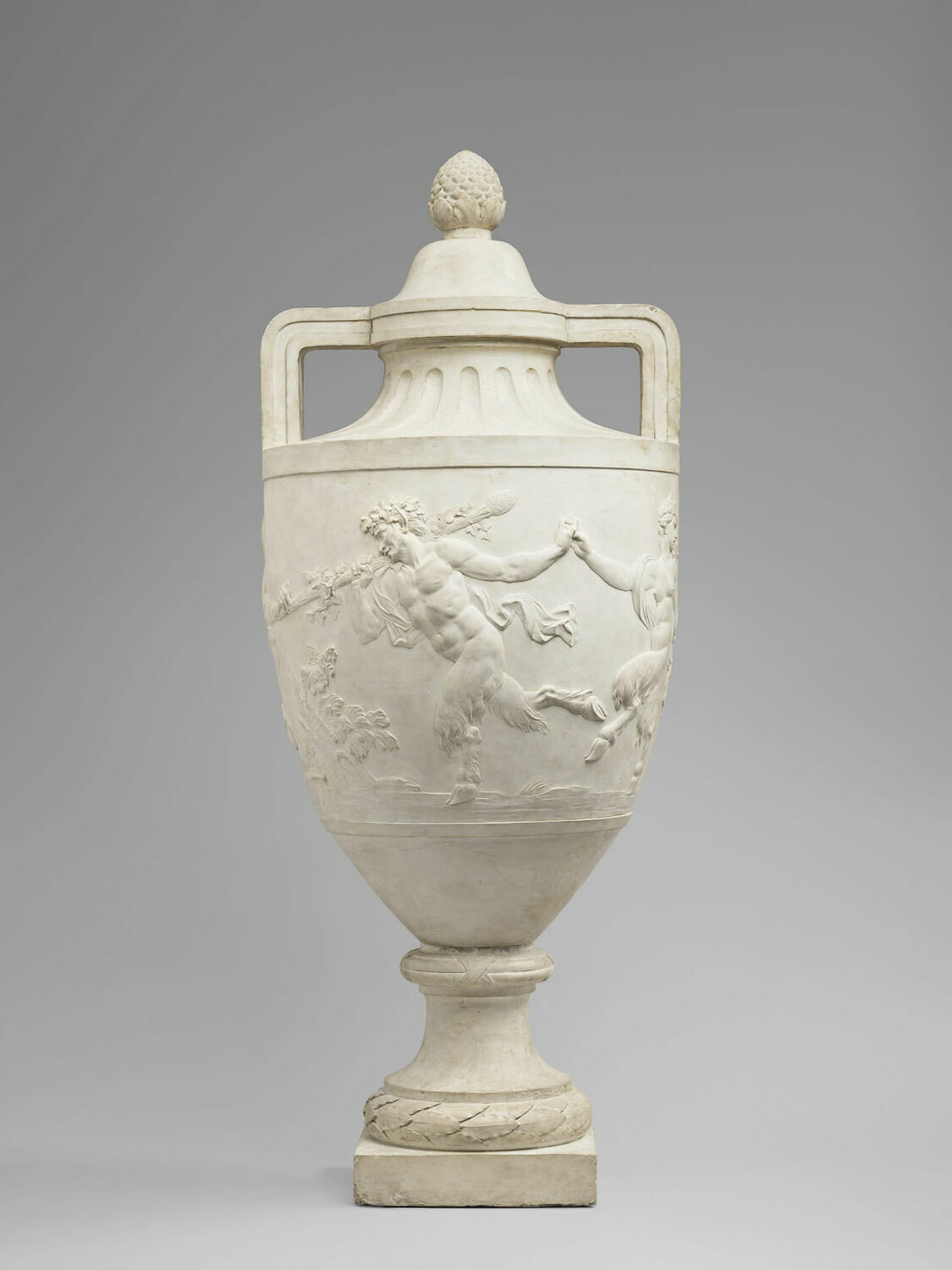 Vase à décor d'une ronde de satyres et de satyresses - Louvre Collections