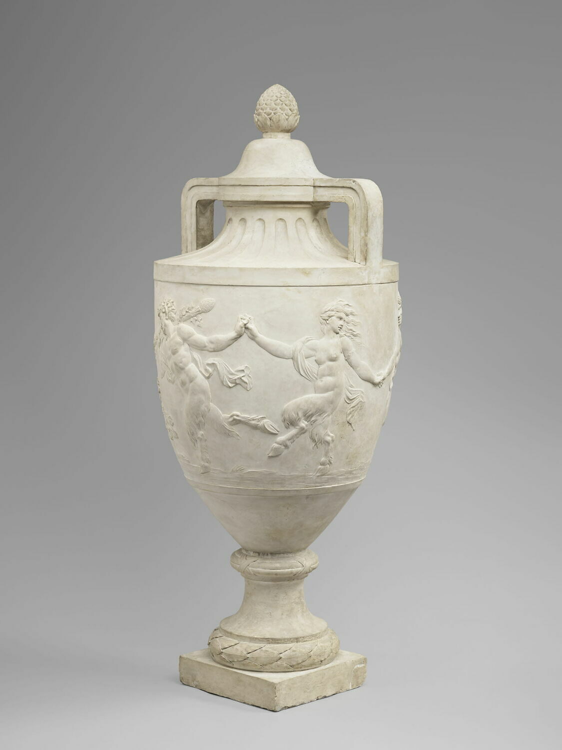 Vase à décor d'une ronde de satyres et de satyresses - Louvre site des ...