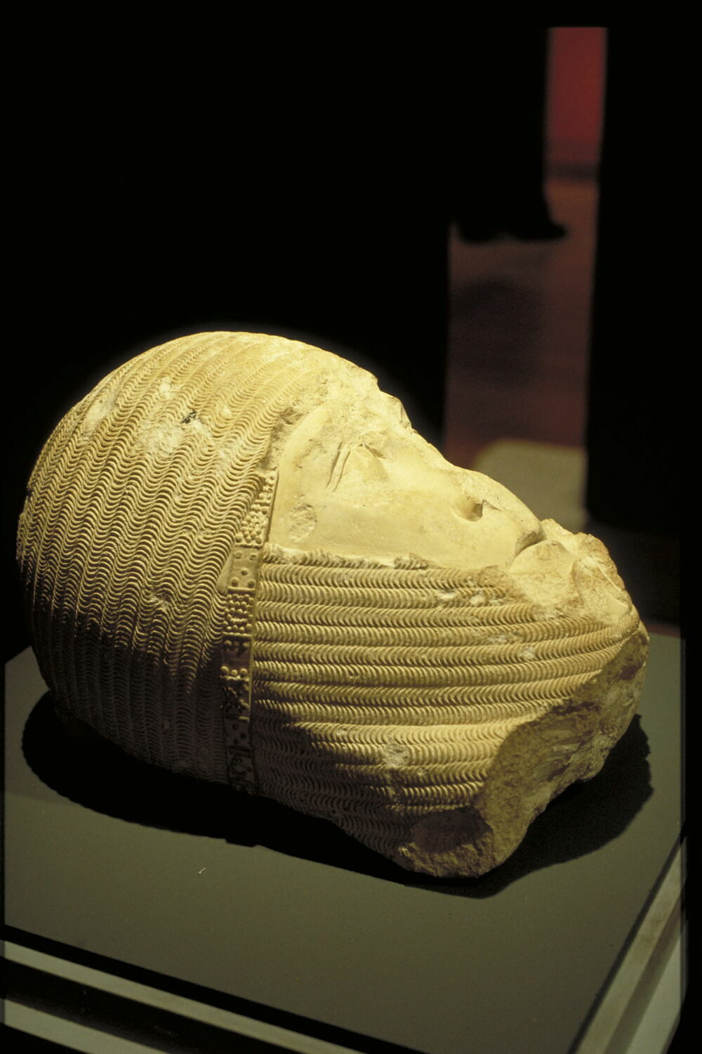 Tête de chevalier coiffé d'une cotte de mailles - Louvre site des ...