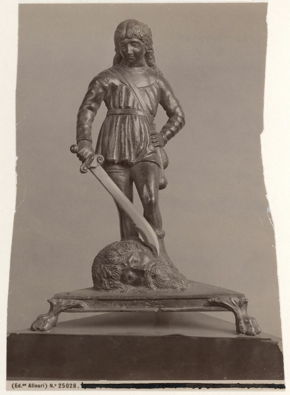 Statuette : David vainqueur de Goliath - Louvre site des collections