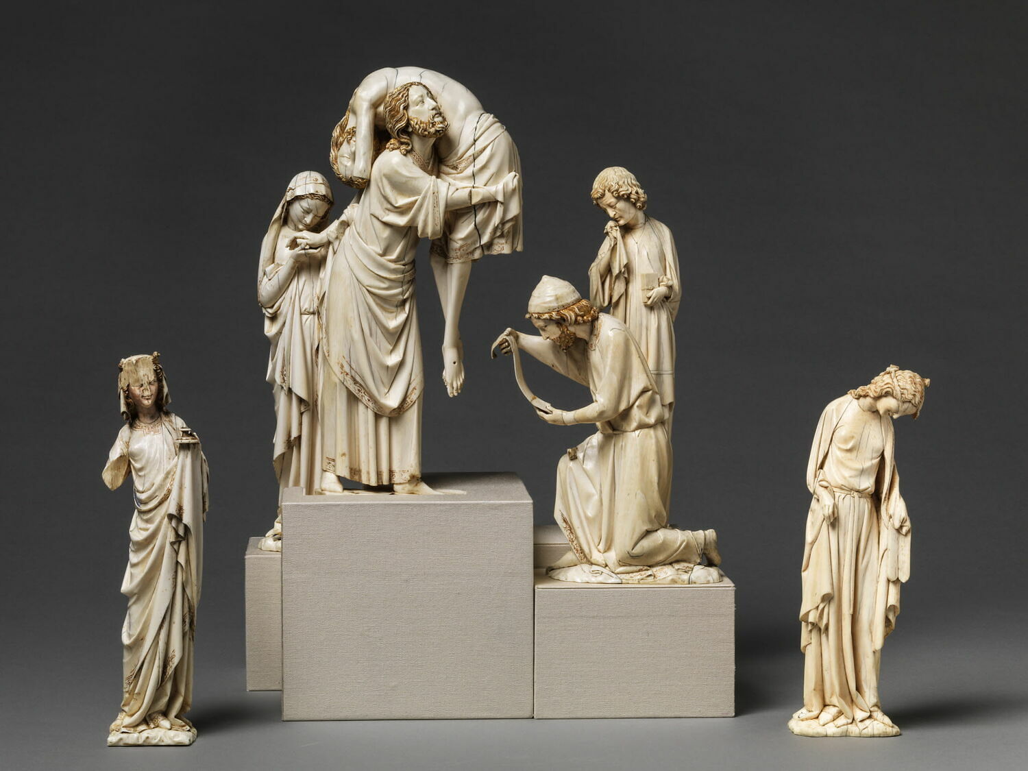 Statuette : Nicodème provenant du groupe de la Descente de Croix ...
