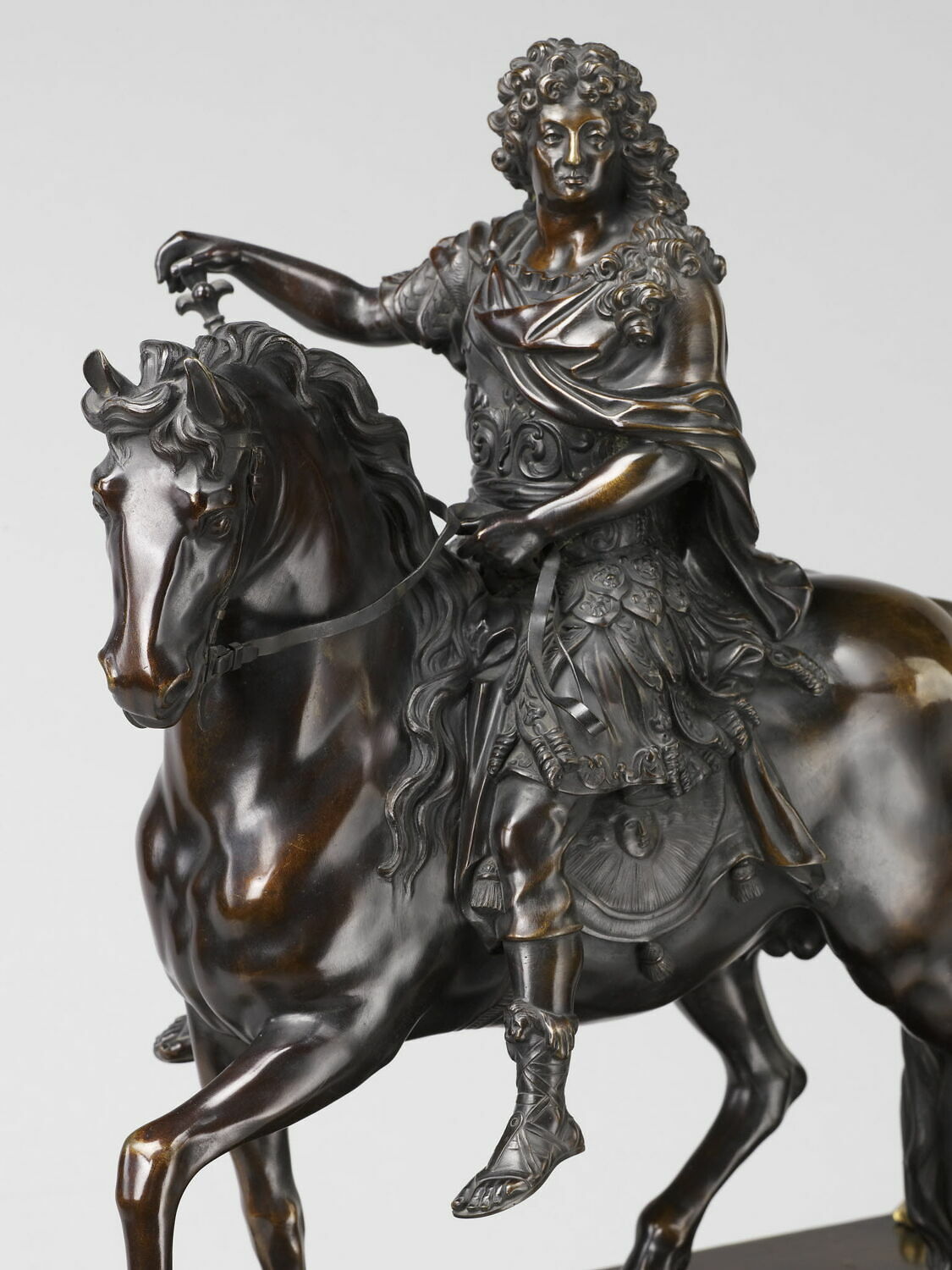 Statue équestre de Louis XIV en empereur romain - Louvre site des ...