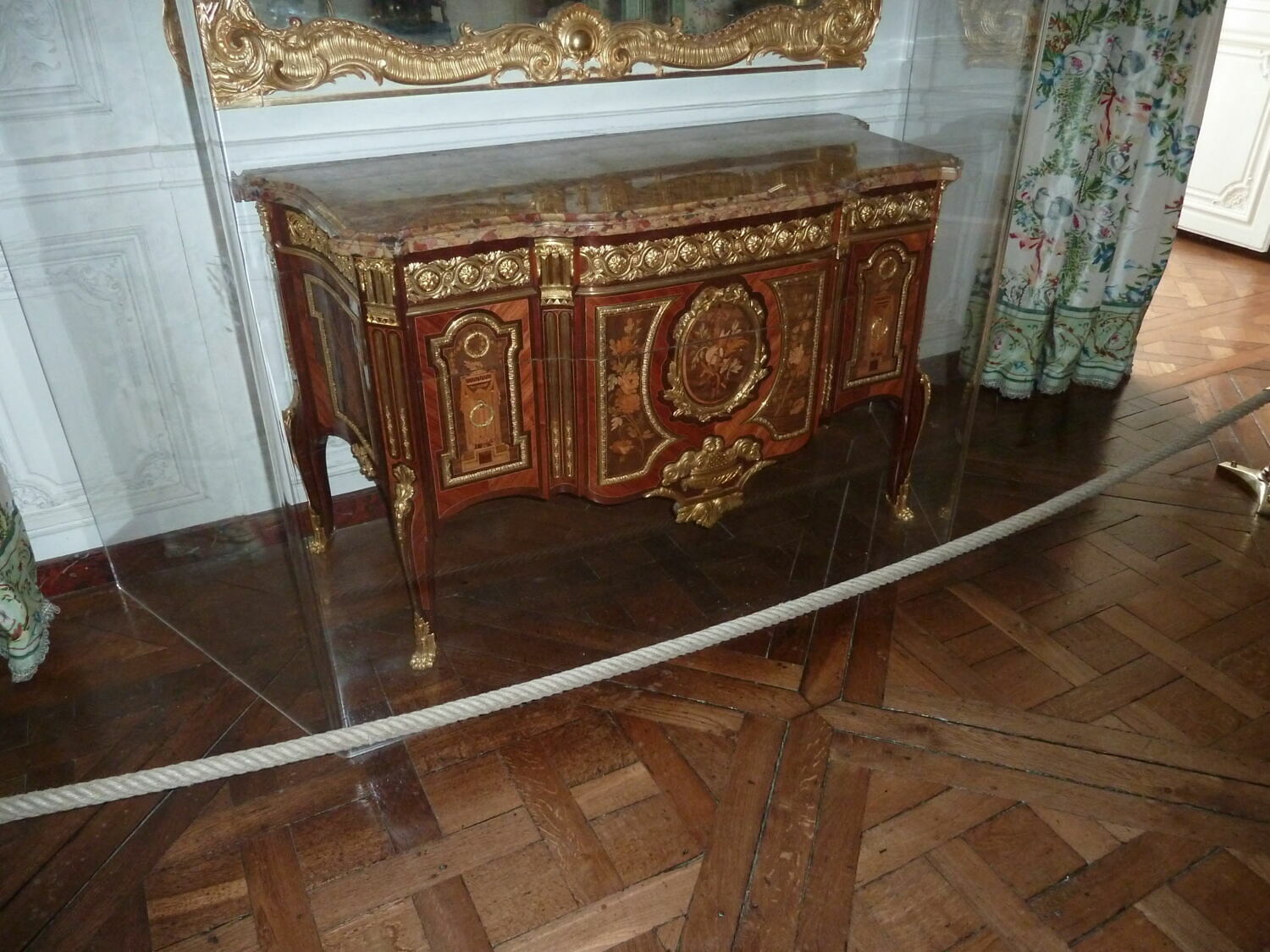 Commode de la chambre de Madame Victoire puis de Madame Adélaïde à ...