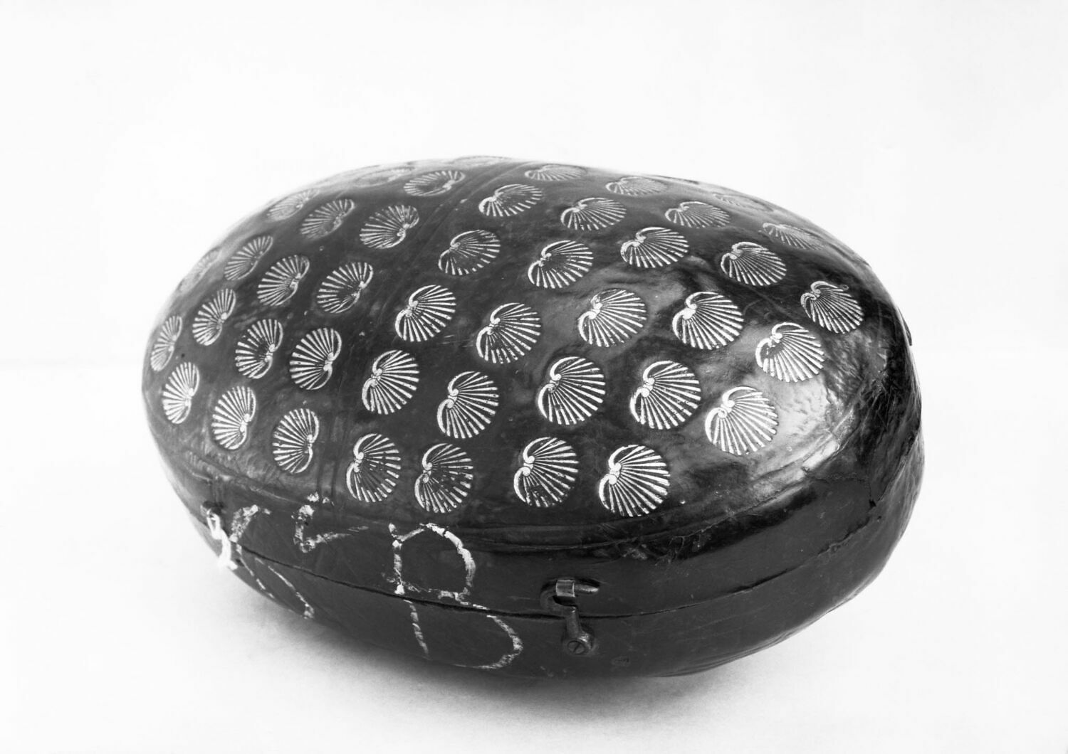 Etui de forme ovoïde - Louvre Collections