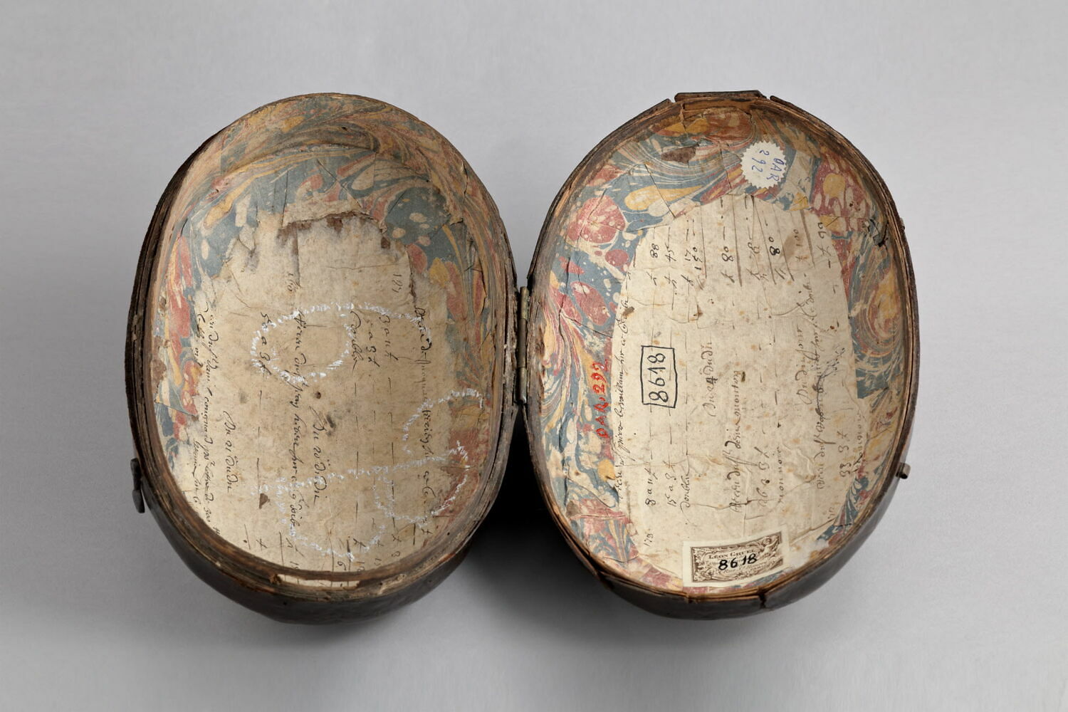 Etui de forme ovoïde - Louvre site des collections