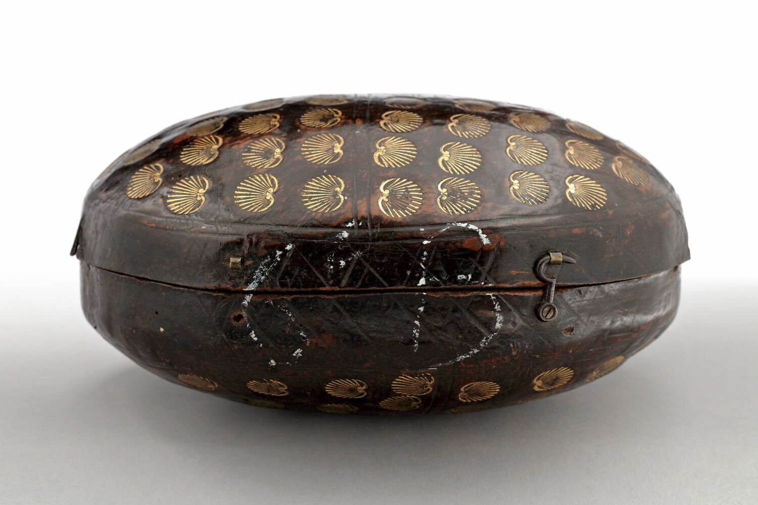 Etui de forme ovoïde - Louvre site des collections