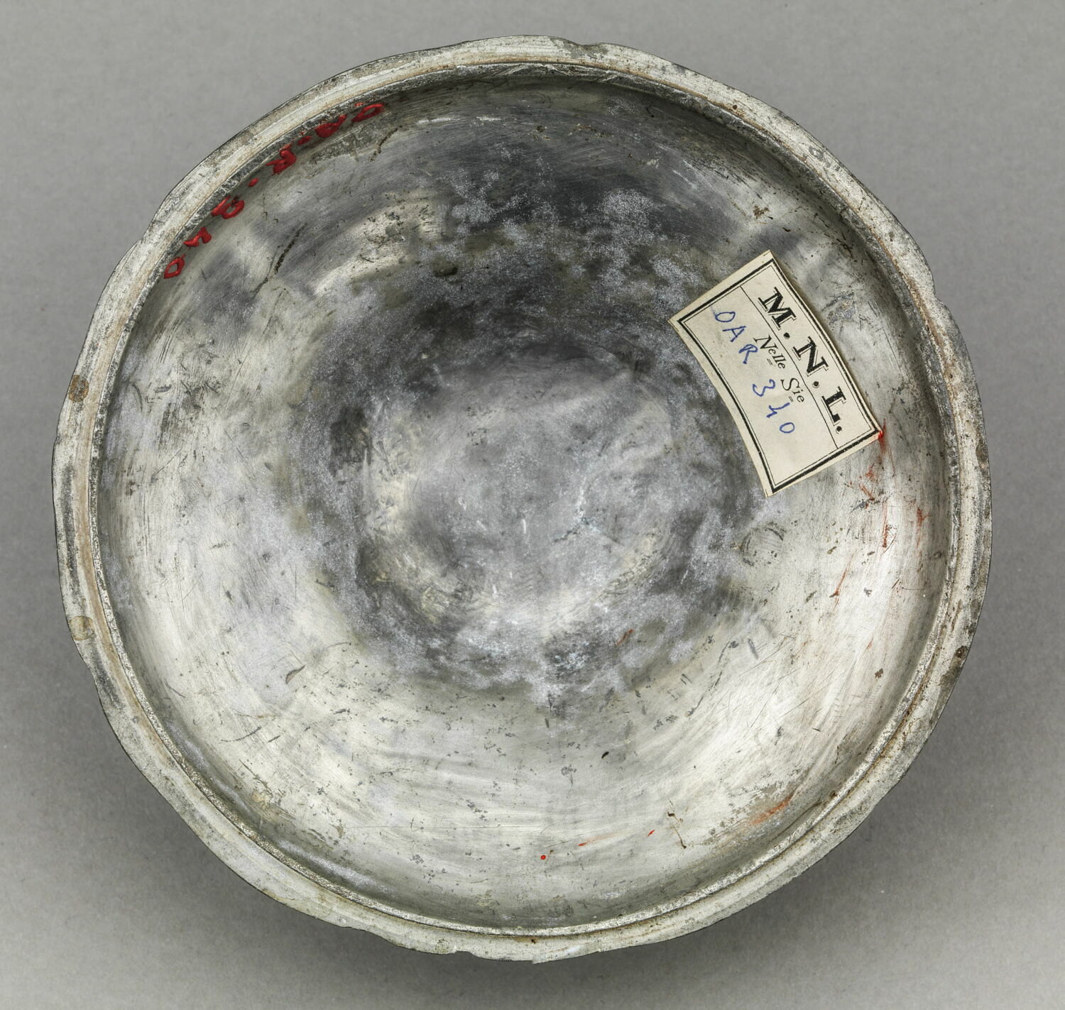 Ecuelle à orillon avec son couvercle - Louvre Collections