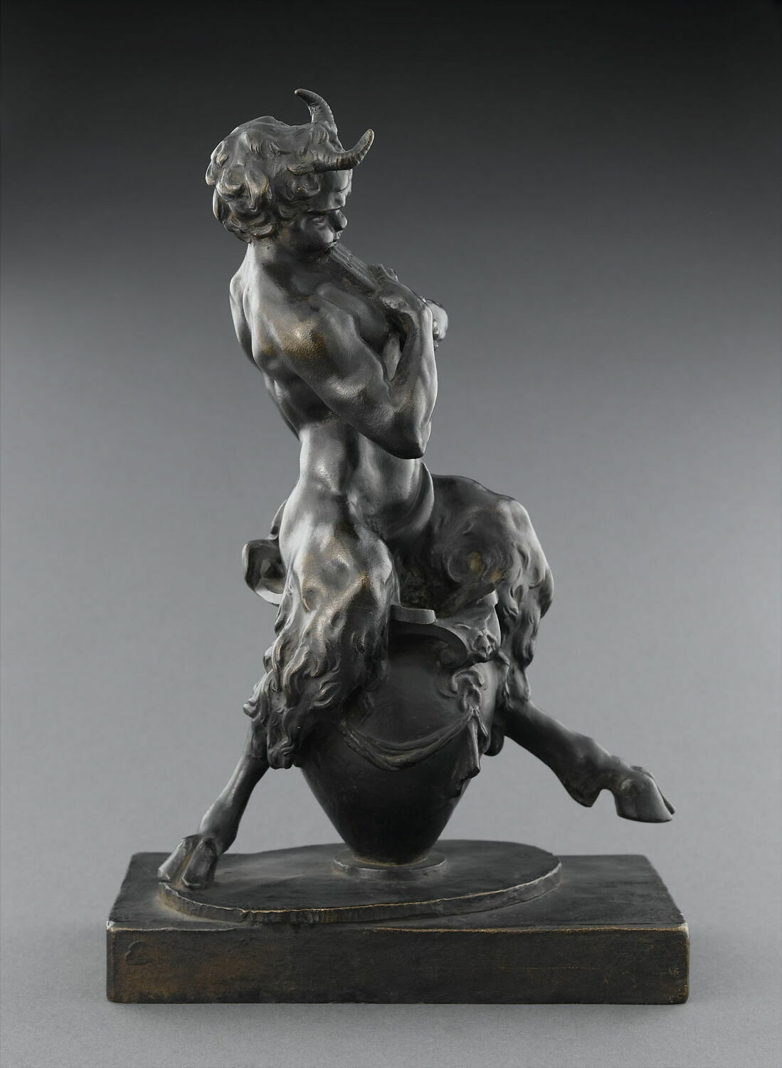 Statuette : satyre jouant de la flûte - Louvre site des collections