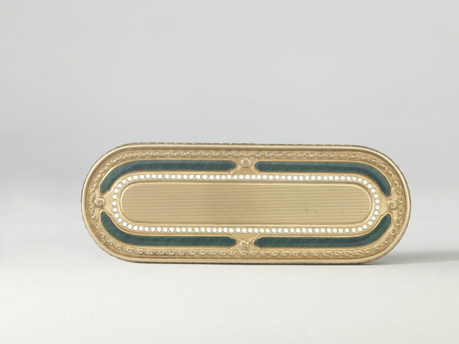 Tabatière de forme allongée - Louvre site des collections