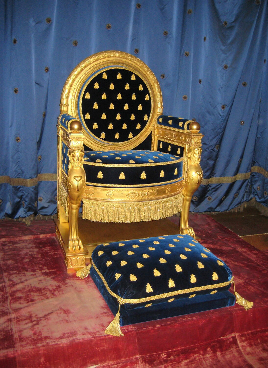 Fauteuil du trône de Napoléon Ier prévu pour le château de Saint-Cloud ...
