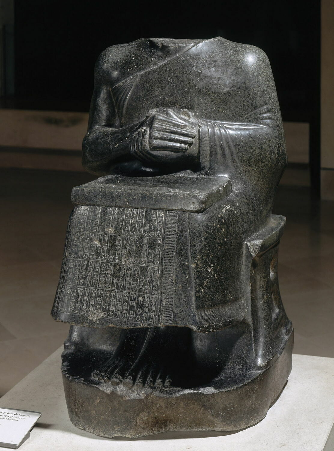 Gudea F dit "Architecte à la règle" - Louvre site des collections