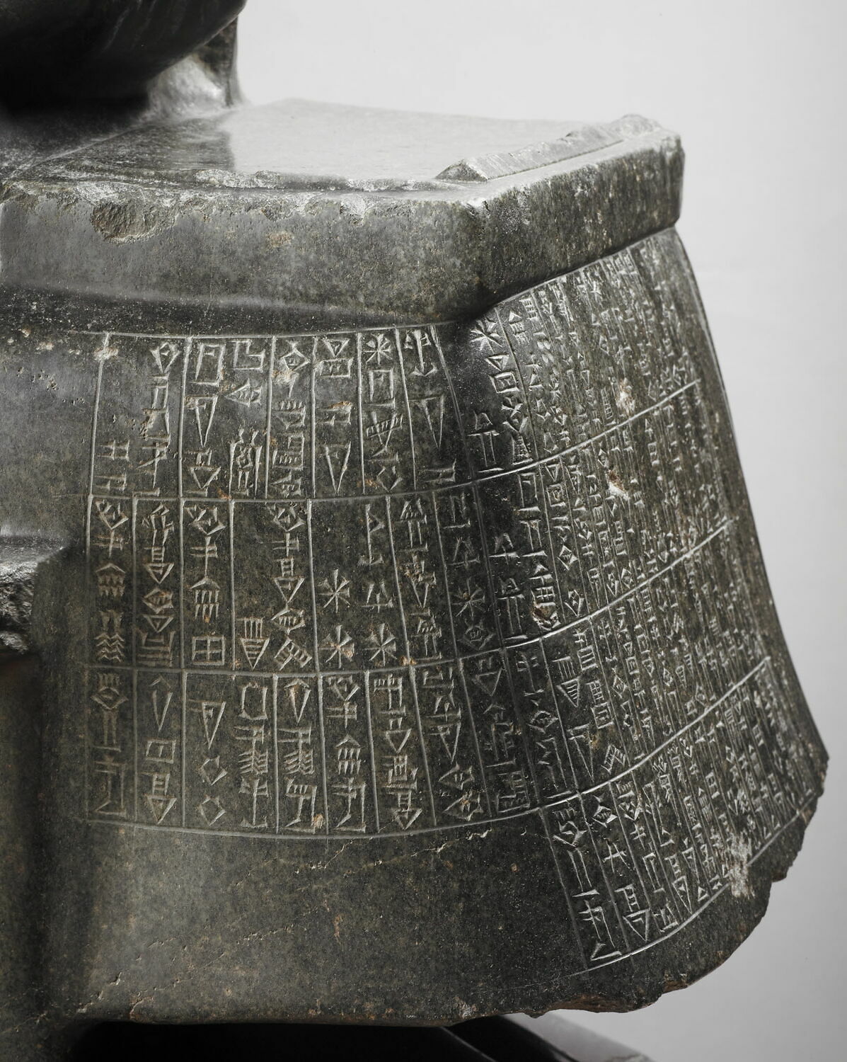 Gudea F dit "Architecte à la règle" - Louvre site des collections