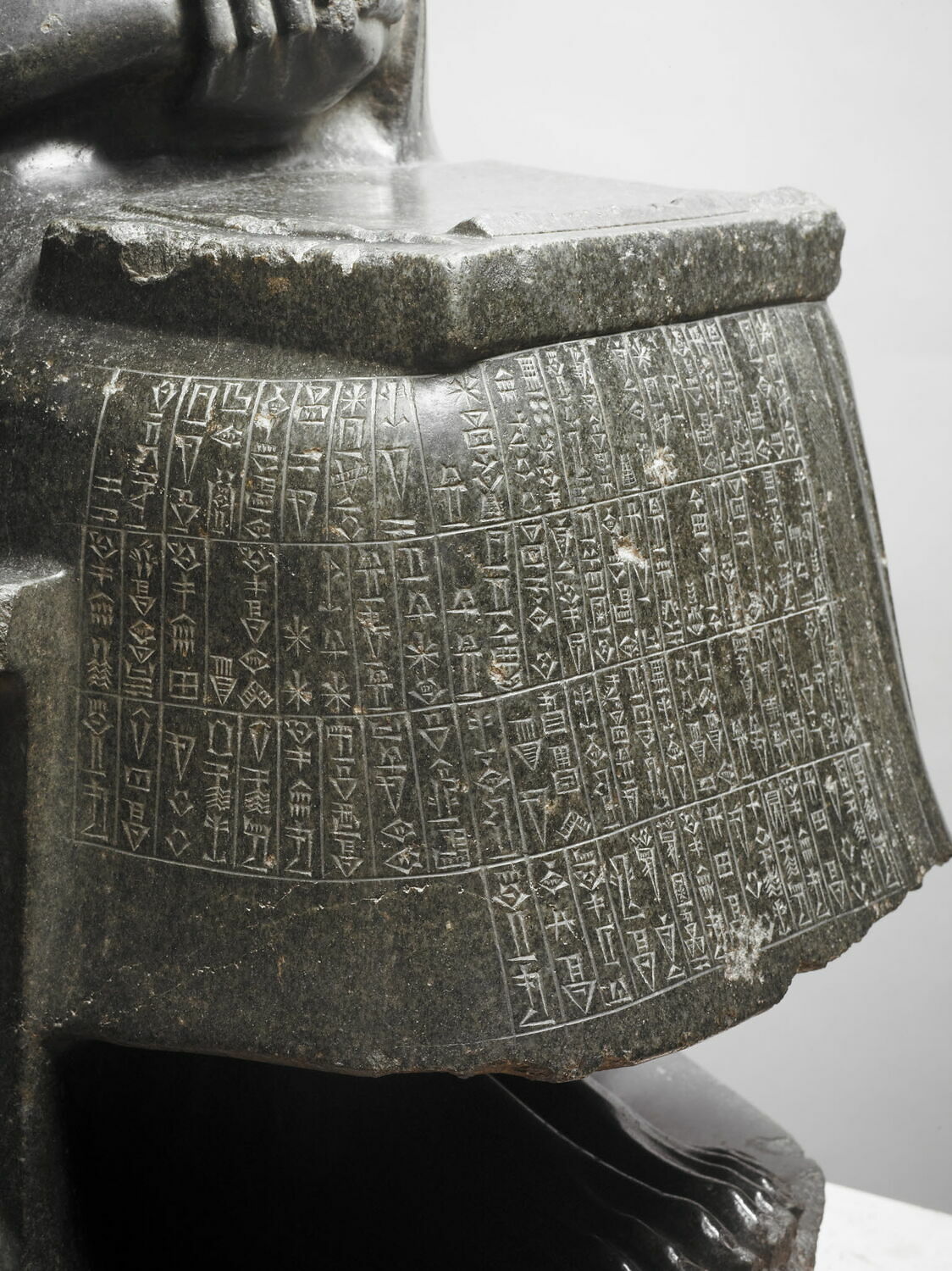Gudea F dit "Architecte à la règle" - Louvre site des collections