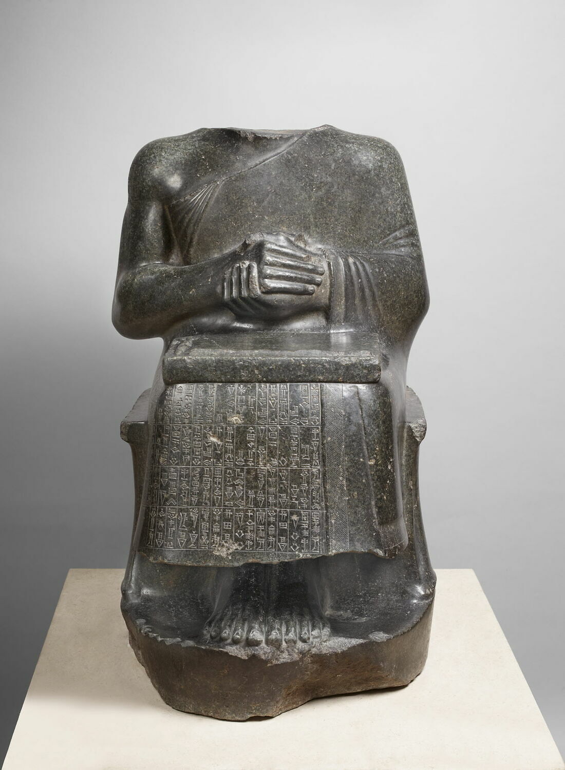 Gudea F dit "Architecte à la règle" - Louvre site des collections