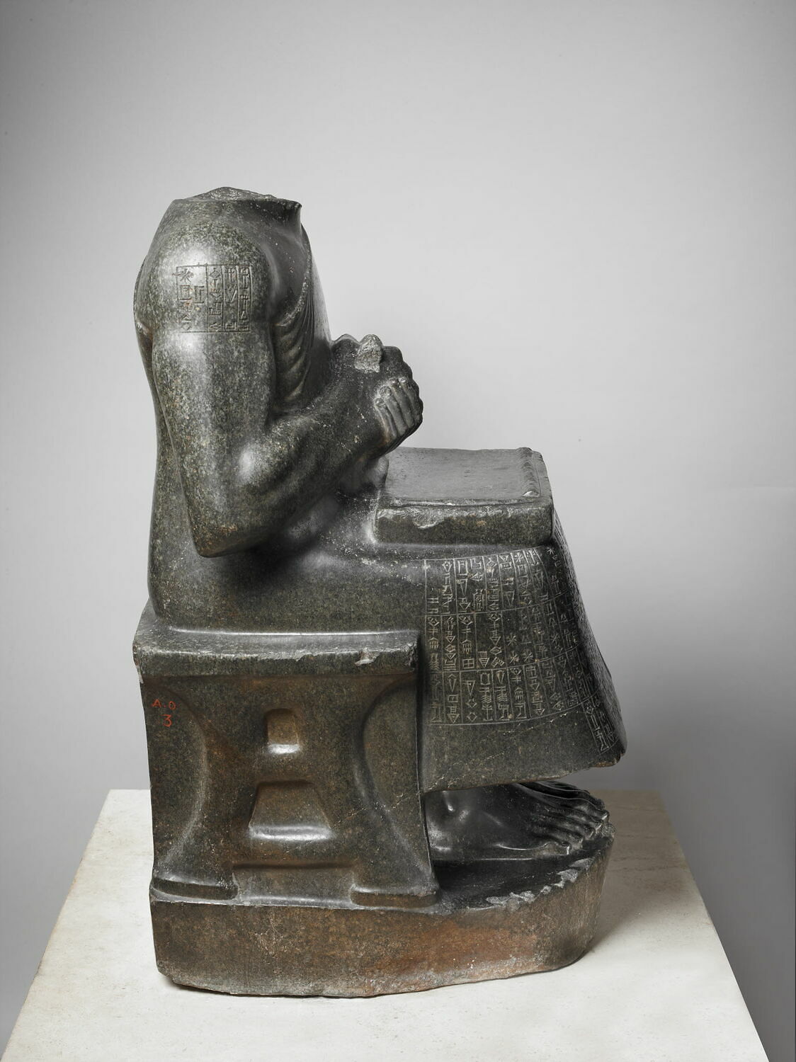 Gudea F dit "Architecte à la règle" - Louvre site des collections