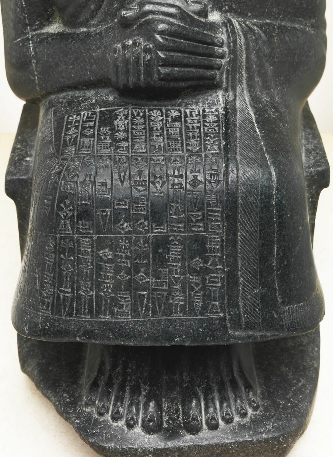 Statue de Gudea dite "Petit Gudea assis" - Louvre site des collections