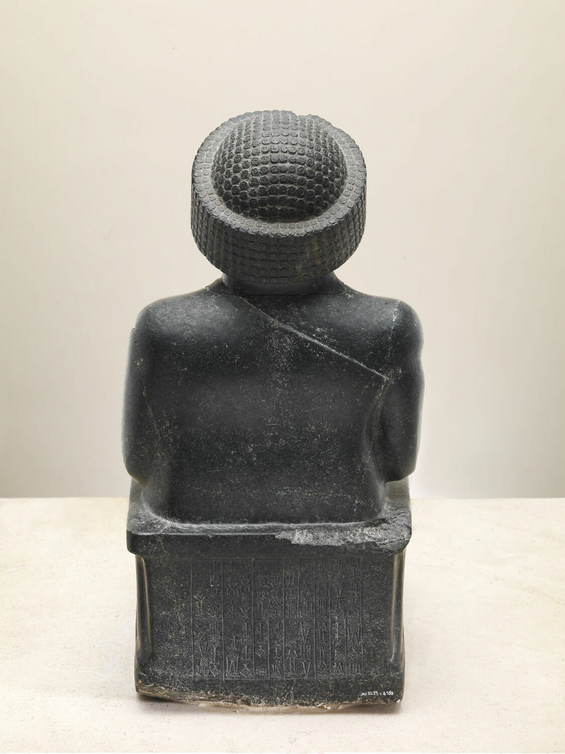 Statue de Gudea dite "Petit Gudea assis" - Louvre site des collections