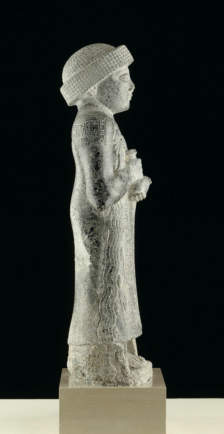 Statue de Gudea dite "au vase jaillissant" - Louvre site des collections