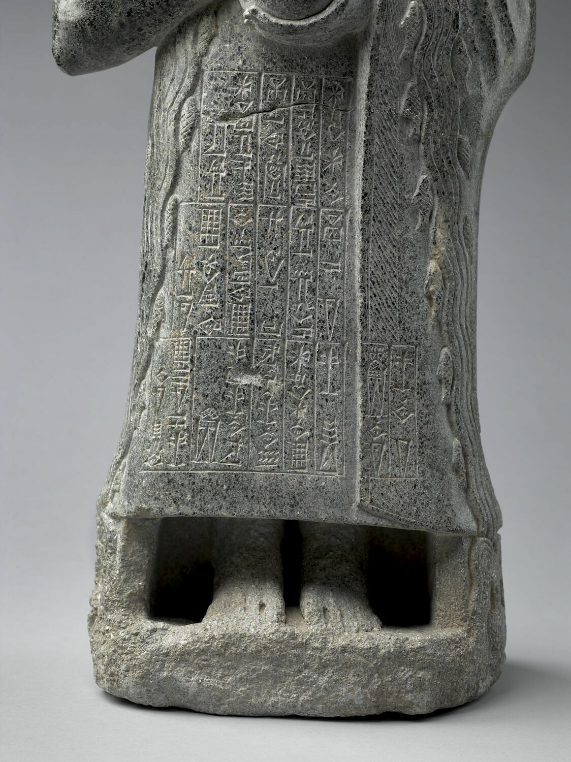 Statue de Gudea dite "au vase jaillissant" - Louvre site des collections