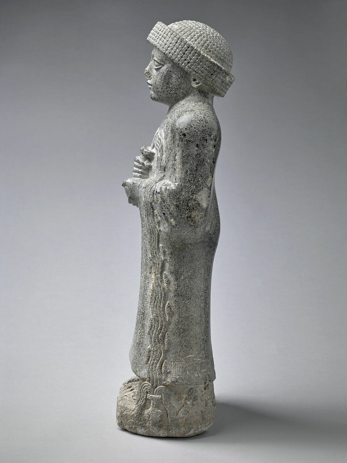 Statue de Gudea dite "au vase jaillissant" - Louvre site des collections