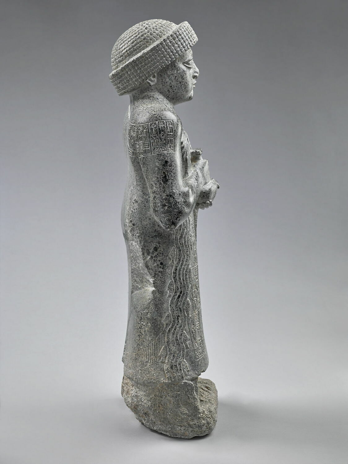 Statue de Gudea dite "au vase jaillissant" - Louvre site des collections