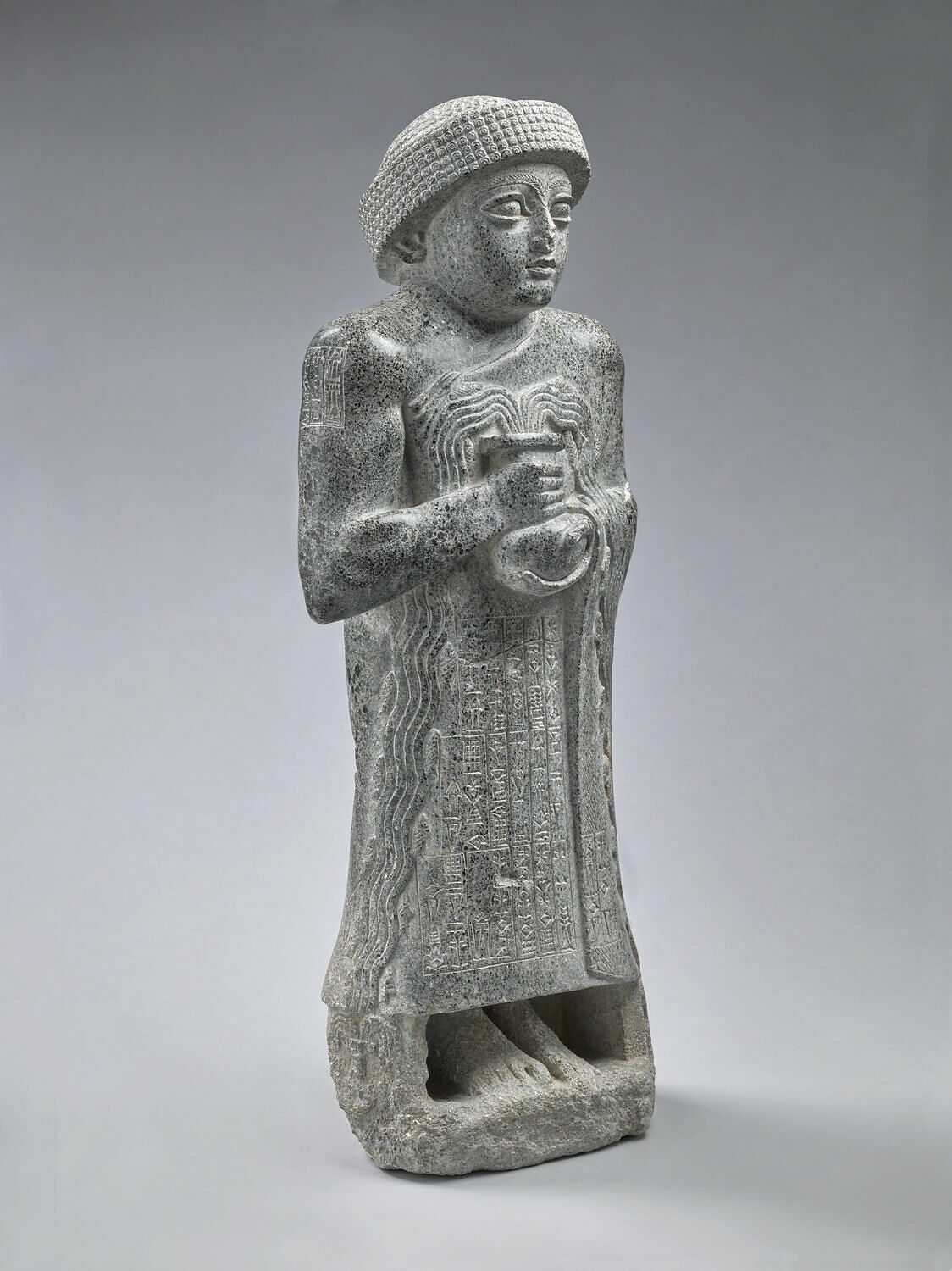 Statue de Gudea dite "au vase jaillissant" - Louvre site des collections