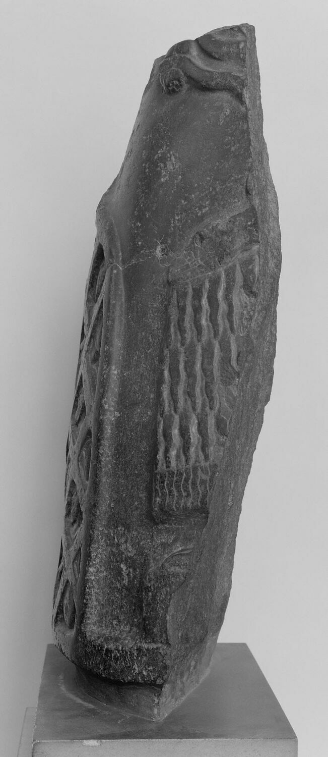 Sommet d'une stèle de l'époque de Sargon - Louvre site des collections