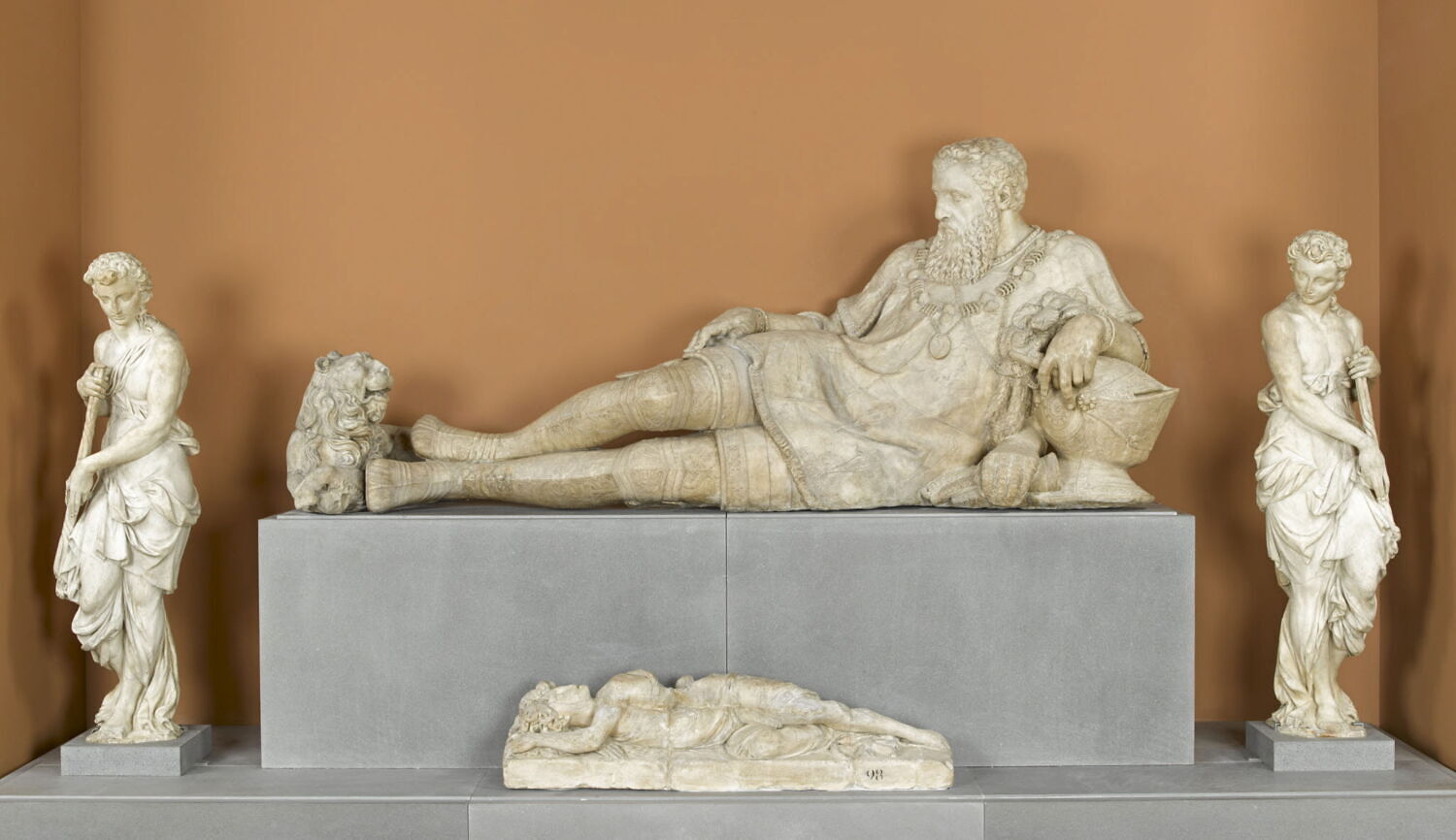 Éléments du monument funéraire de Philippe Chabot, comte de Brion ...