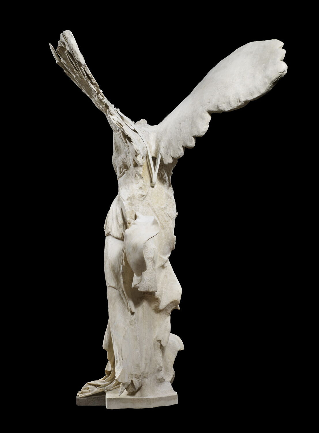 statue ; base de statue ; Victoire de Samothrace - Louvre Collections
